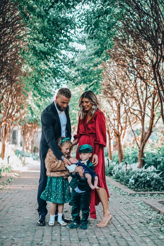 10 Christmas Day Outfit Ideas for Moms That Are Totally Gorgeous