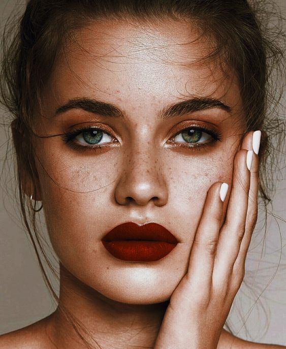 10 Sophisticated Winter Makeup Looks Moms Will Love - Simply Home and ...
